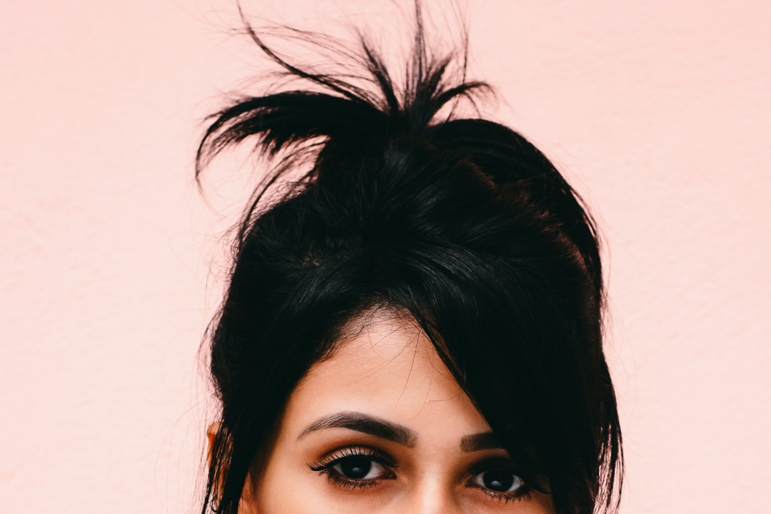 Capelli neri: a chi stanno bene? Come scegliere la giusta tonalità ...